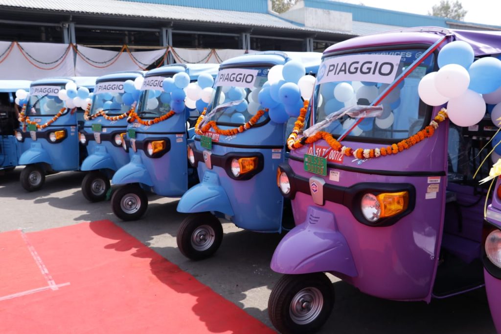 Piaggio delivers the first lot of Apé Electrik